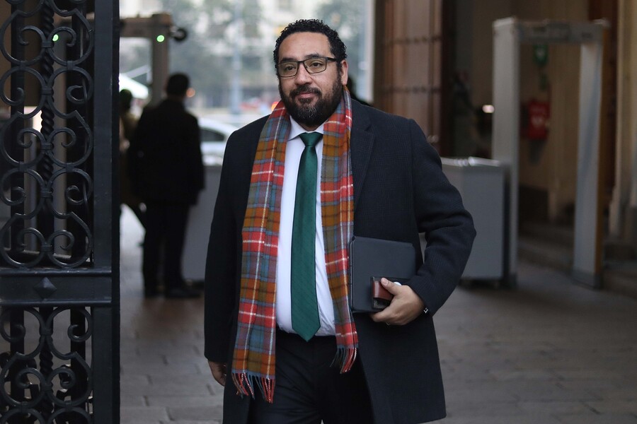 Ministro Cataldo llama a "repensar" Junaeb en medio de atraso de ...